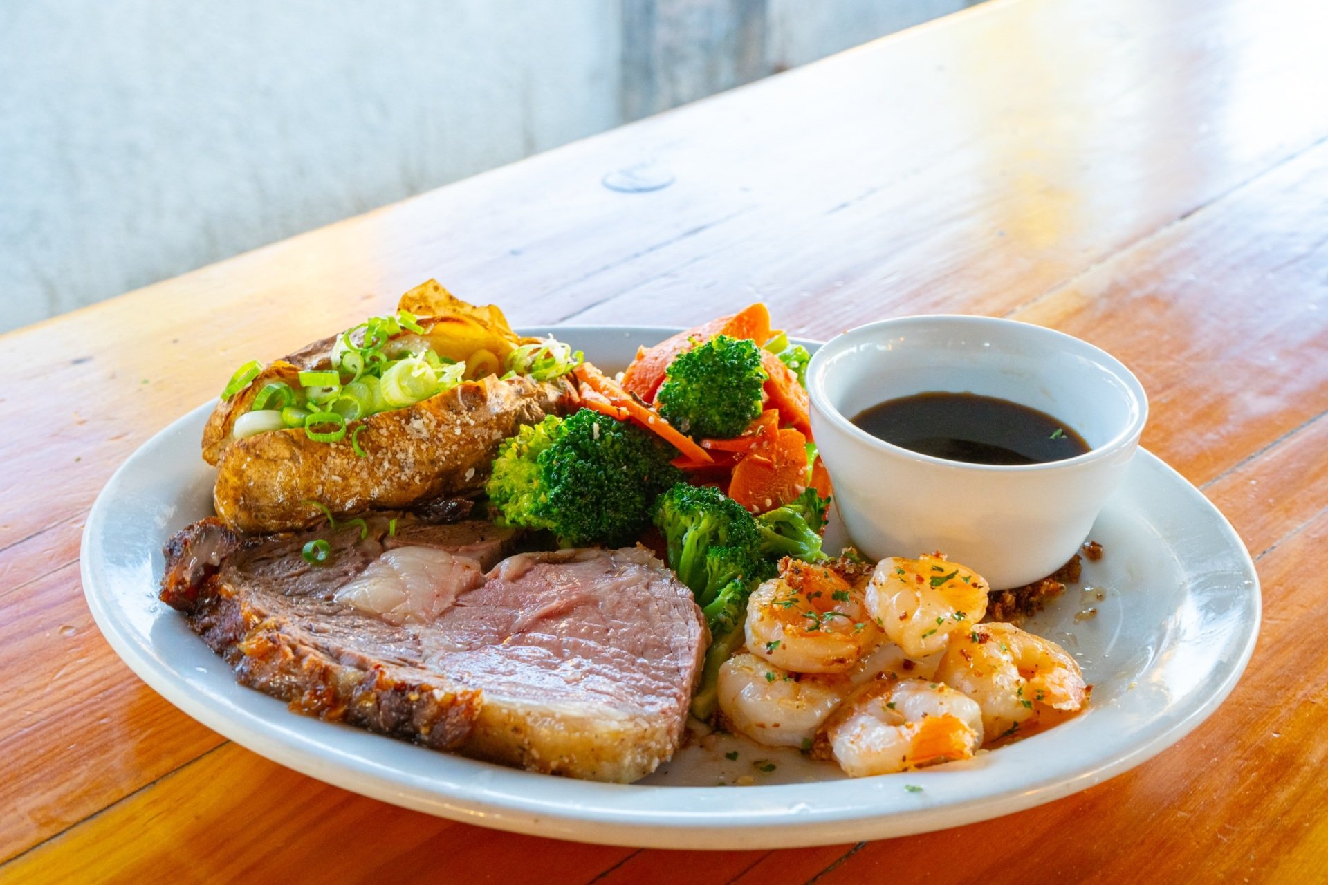 Duke's Bar and Grill | Restaurant | Riverside, CA