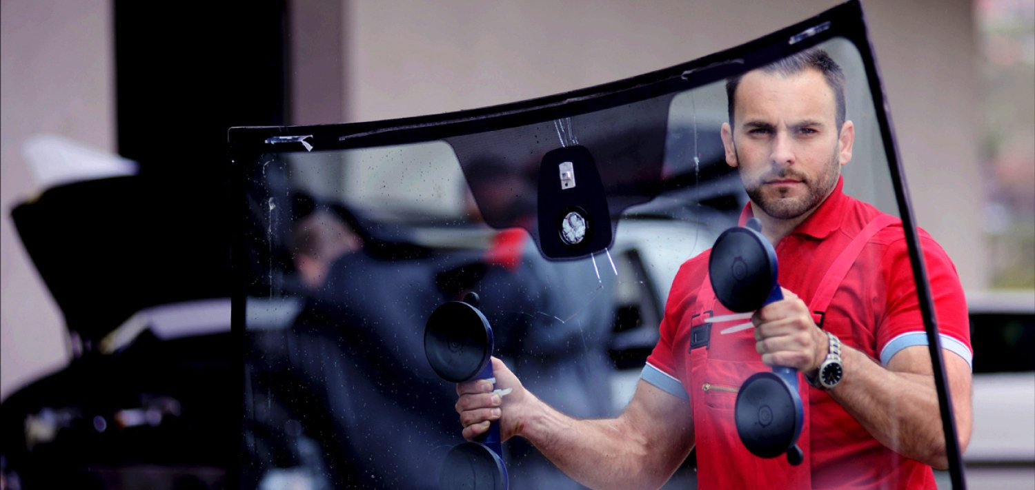 Universal Auto Glass | Windshield Repairs | Fall River, MA