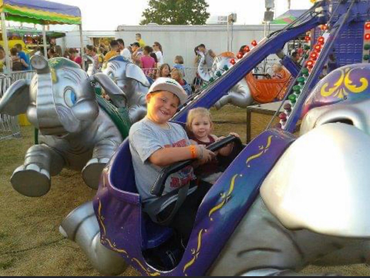 Coles County Carnival Rides and Food | Charleston, IL
