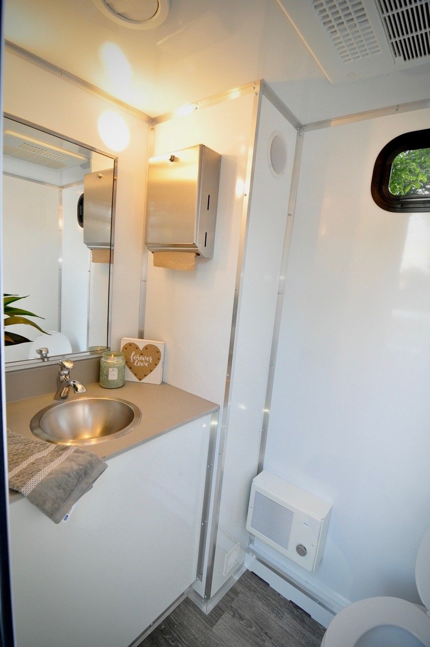 Luxury Restroom Trailer Rental Nashville, TN | VannGo
