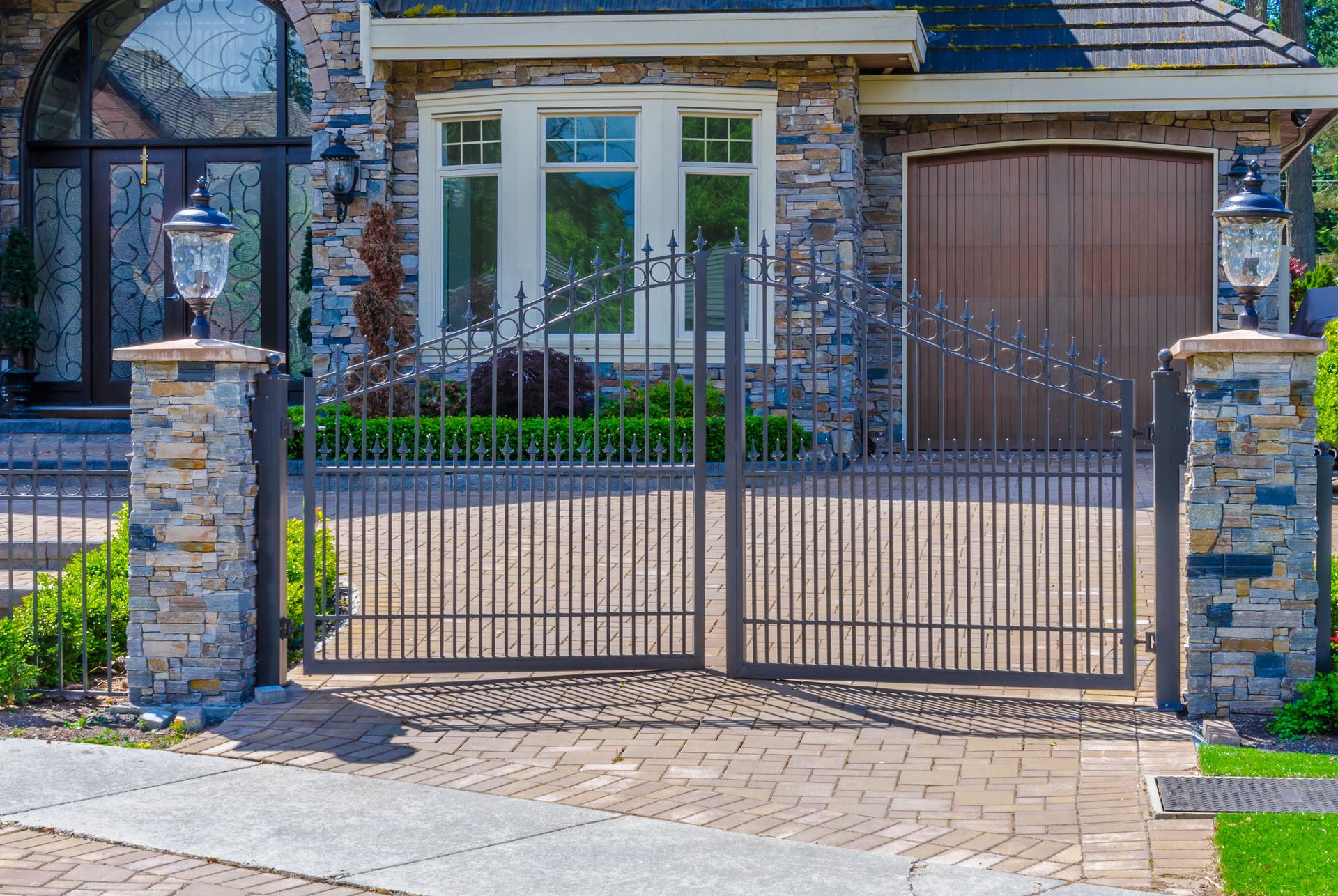 Fence Contractors Davie, FL | Tropical Fence & Design