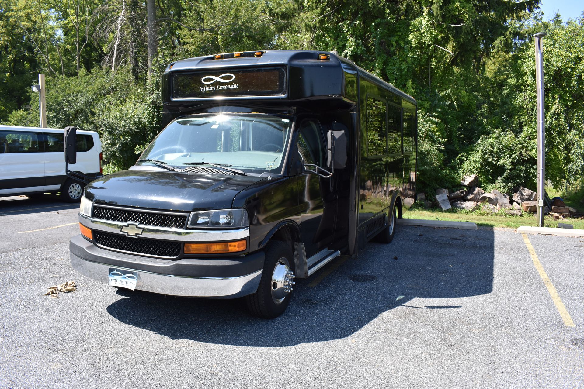 Transit Vans/Passenger Vans | Infinity Limousine