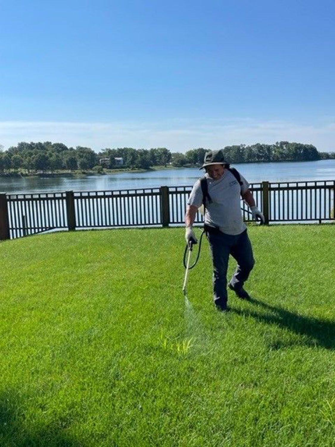 Lawn Care Services Greenwich, CT | Darien, CT | Lucky Lawn