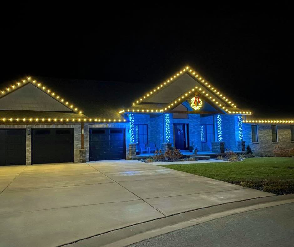 Permanent Architectural Roofline Lighting and Landscape Lighting Neenah | Green Bay