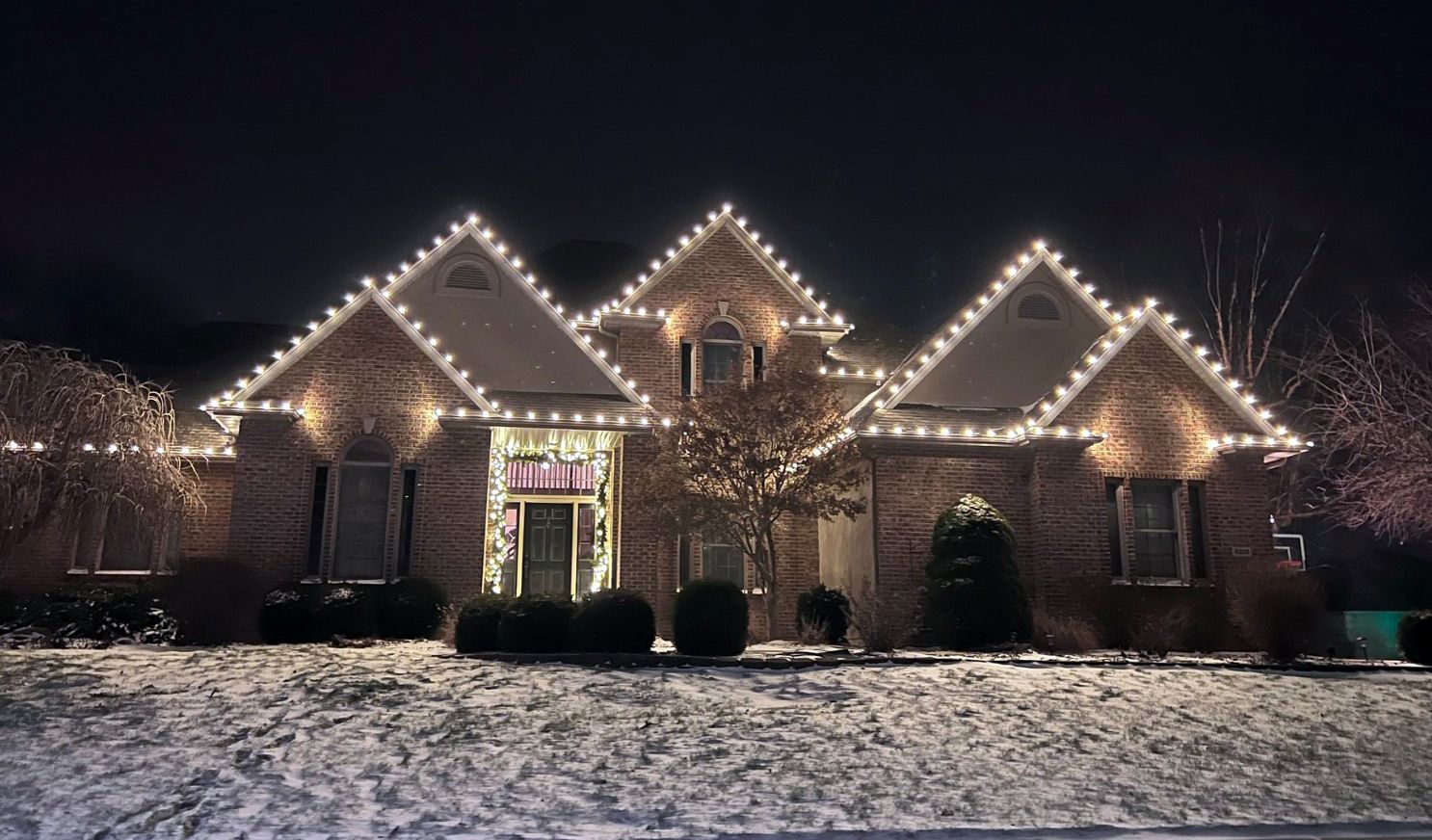 Permanent Architectural Roofline Lighting and Landscape Lighting Neenah | Green Bay