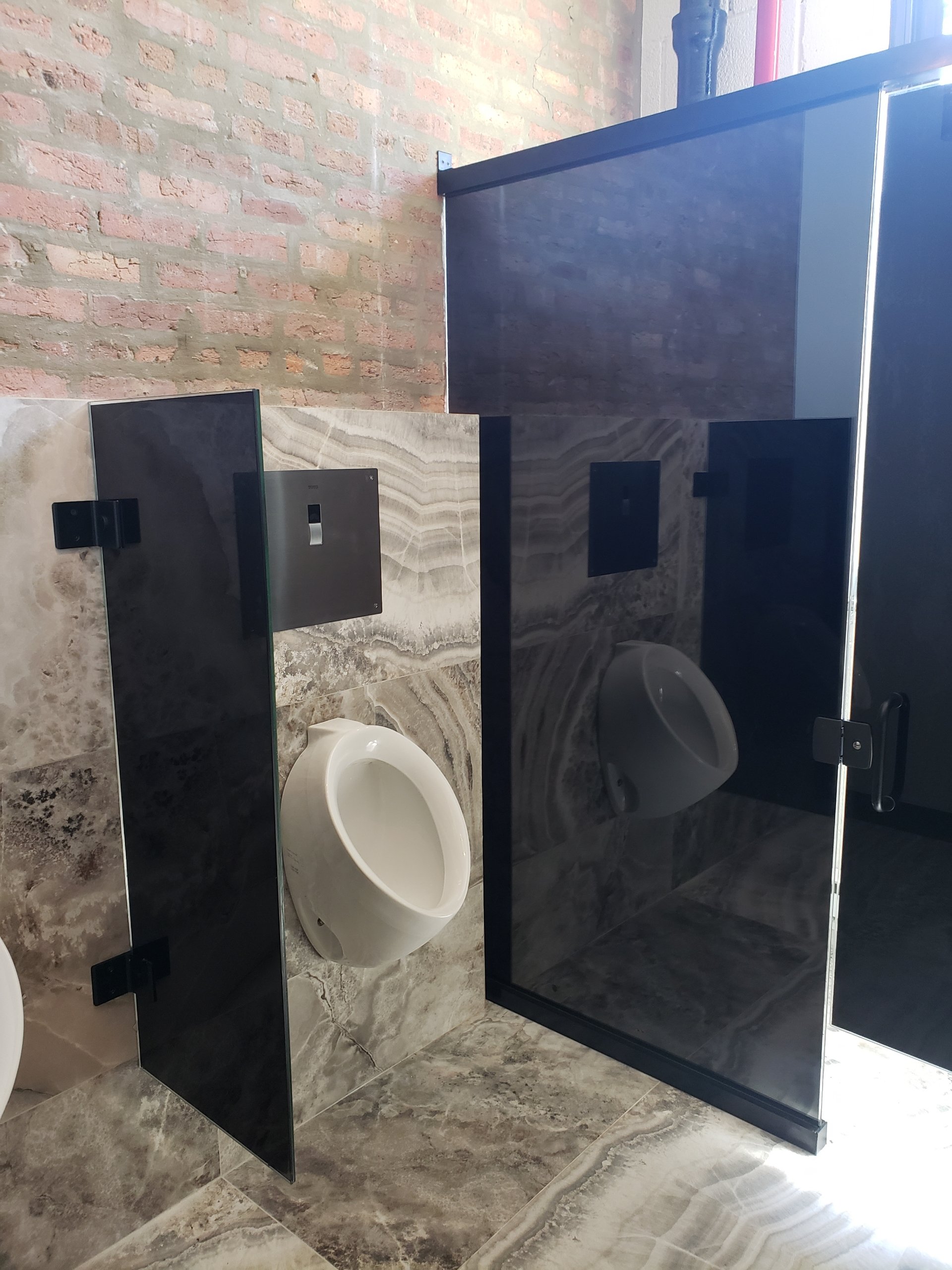 Pronto Glass & Mirror Inc Photo Gallery | Chicago, IL