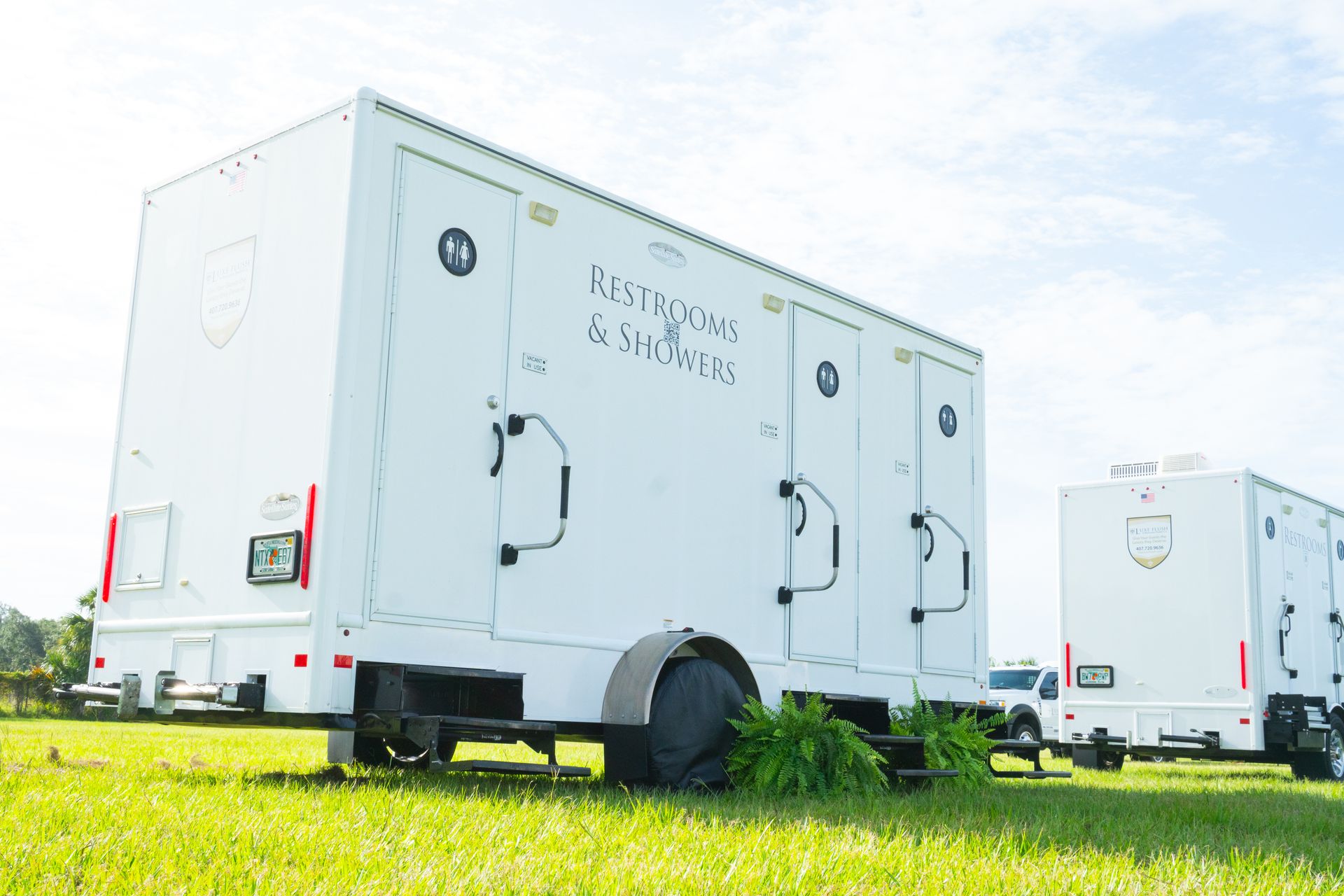Trailer Shower Rentals FL | Luxe Flush