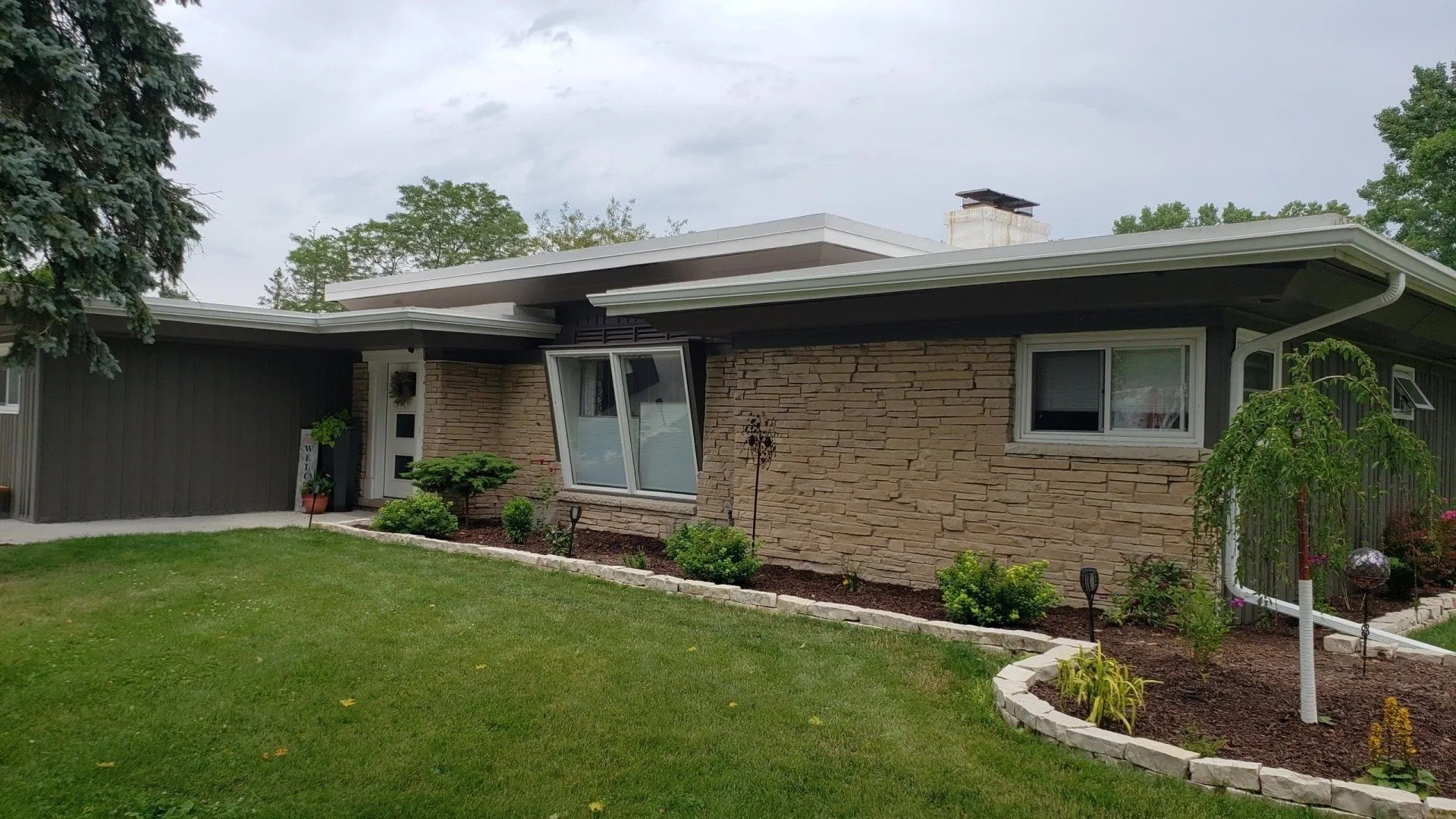 White 6 inch Gutter and 3x4 Downspout