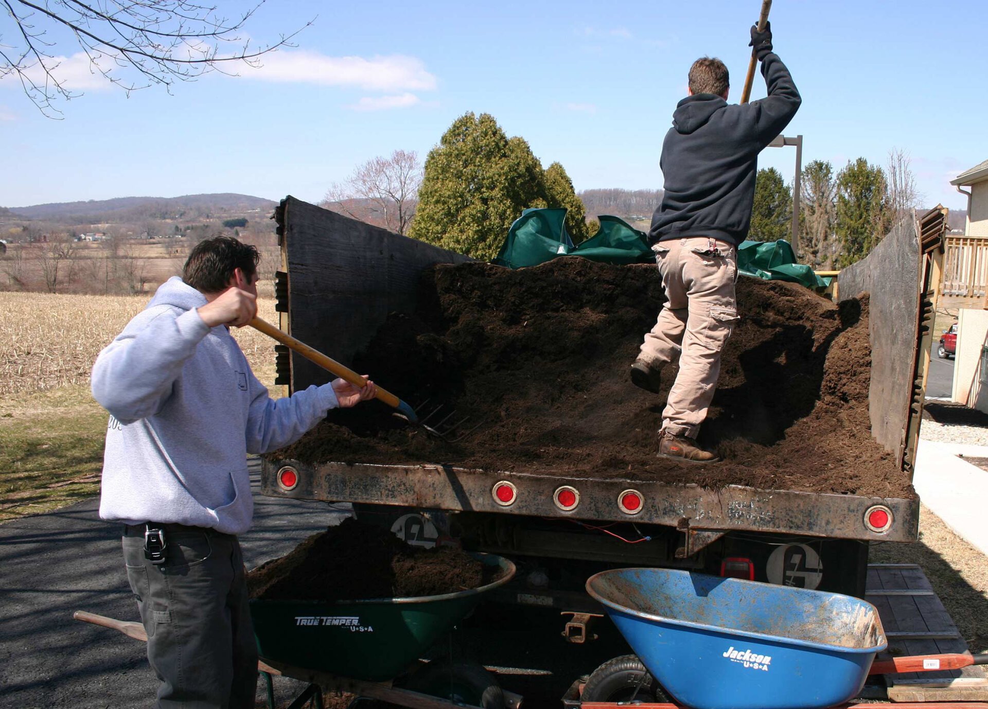 Mulch, Compost and Organic Material Hauling | Monmouth, OR