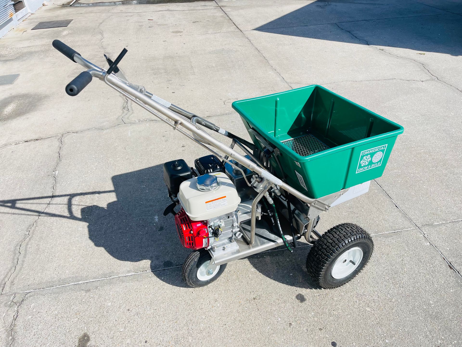 Salt Spreaders | Powered Spreader Sarasota FL