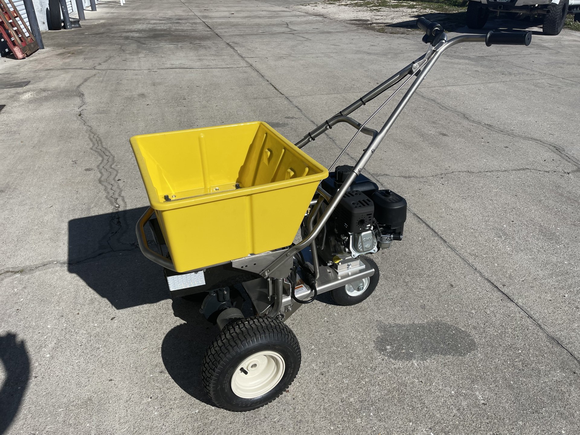 Salt Spreaders | Powered Spreader Sarasota FL