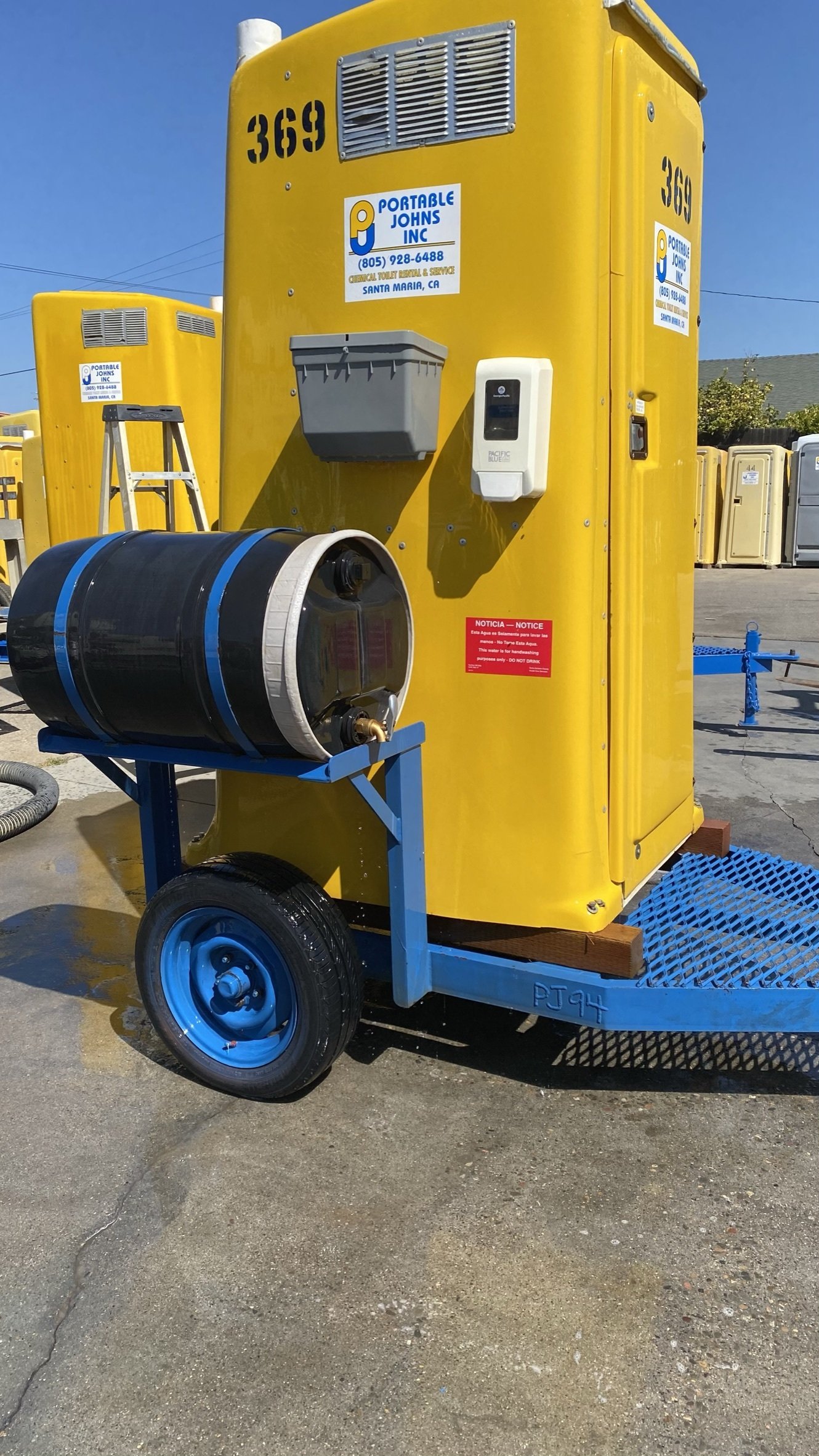 Handwash Unit | Portable Restrooms for Farms | Santa Maria