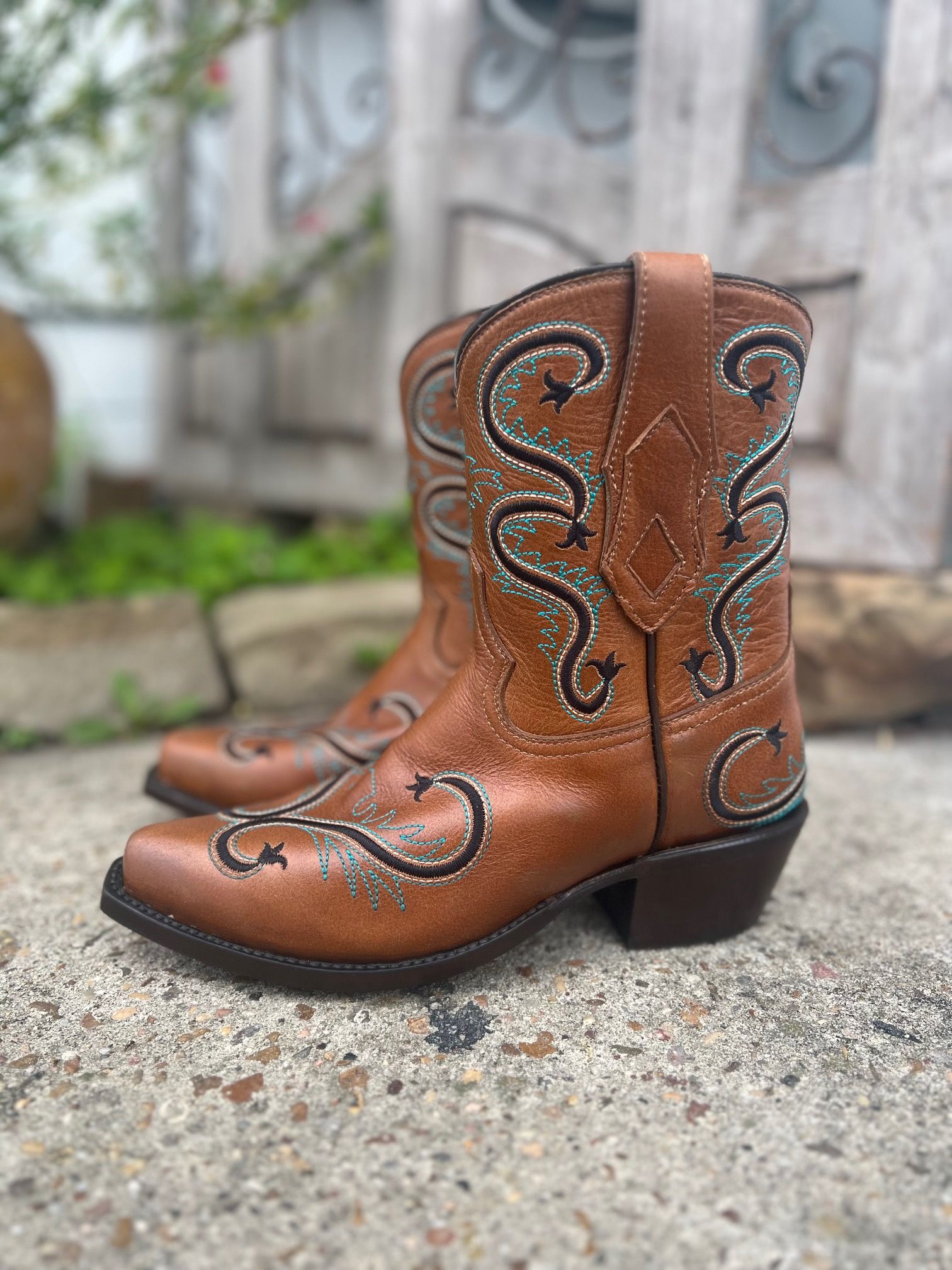 Jesse's Shoe Repair Boot Photo Gallery | South Houston, TX