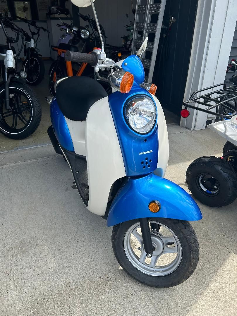 Gallery of Scooters & E-bikes | The Scooter Palace | Tiverton, RI