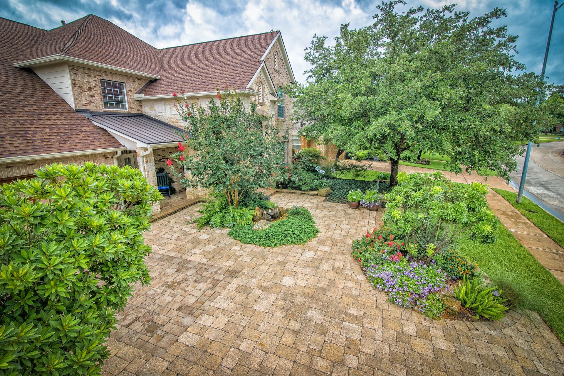 Courtyards and Hardscape Features | Greater Houston Area