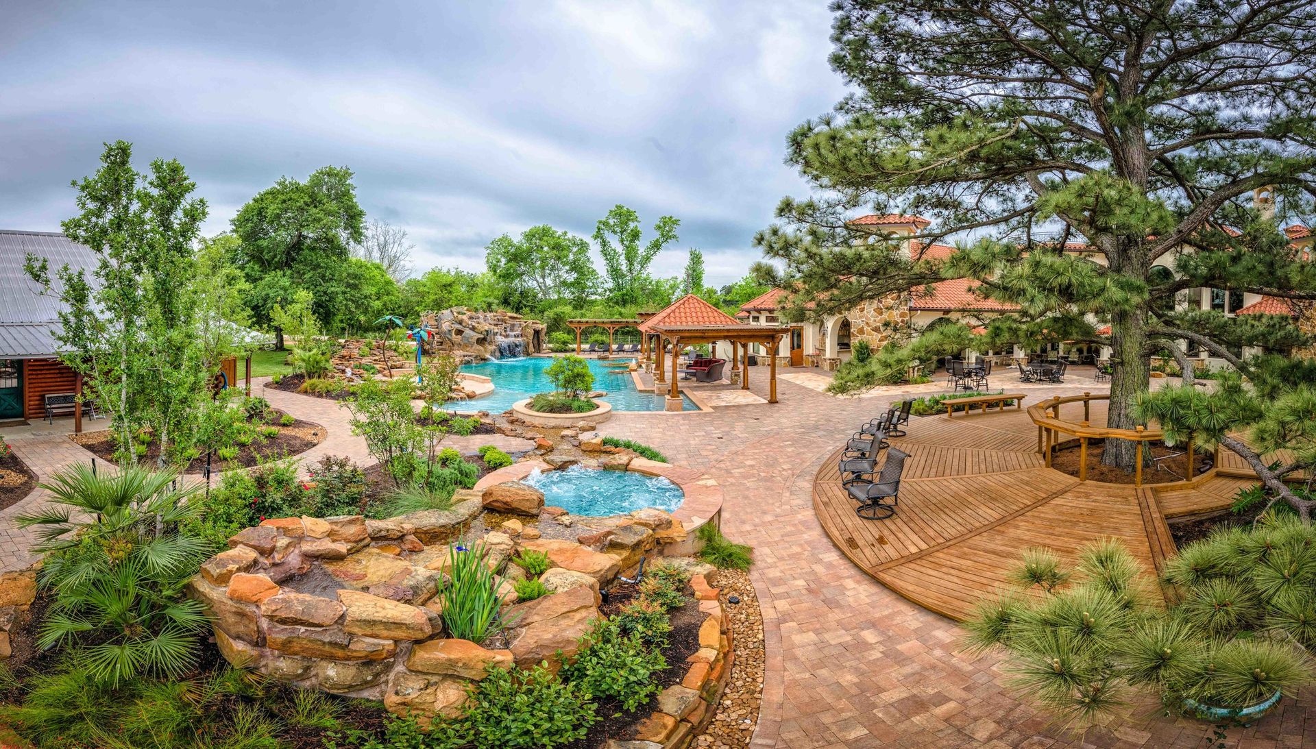 Pool Builders Spring, TX | Mirror Lake Designs