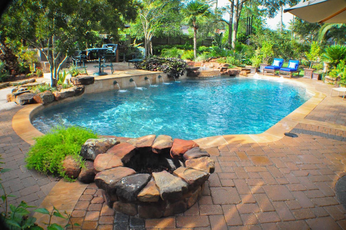 Pool Builders Spring, TX | Mirror Lake Designs