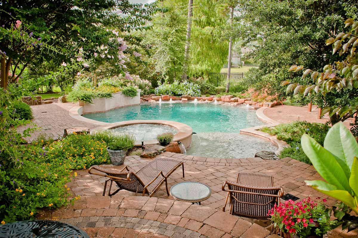 Pool Builders Spring, TX | Mirror Lake Designs
