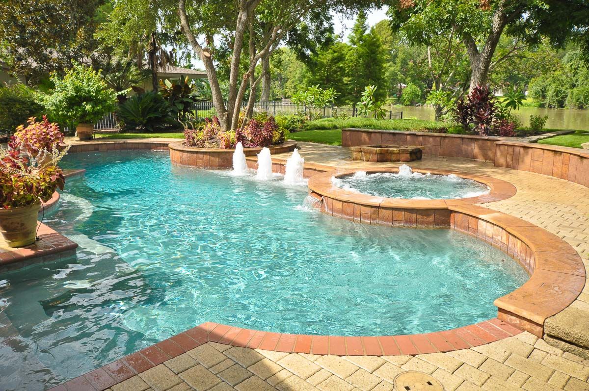Pool Builders Spring, TX | Mirror Lake Designs