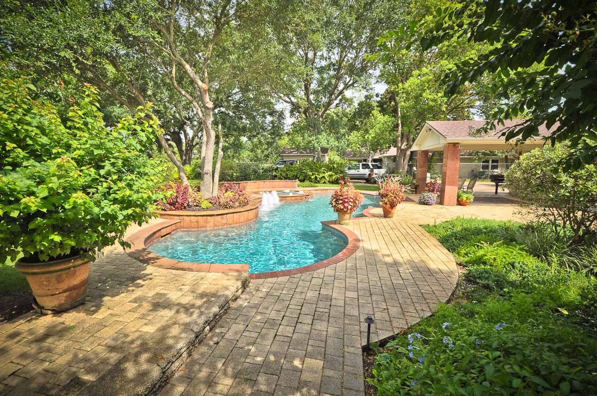 Pool Builders Spring, TX | Mirror Lake Designs