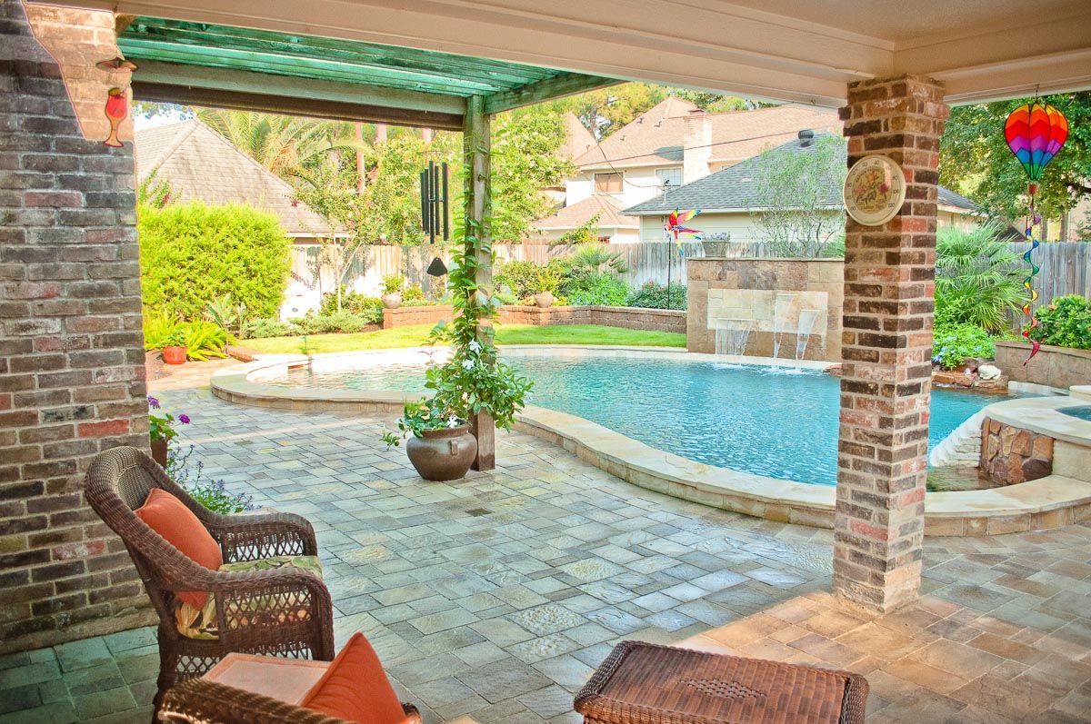 Pool Builders Spring, TX | Mirror Lake Designs