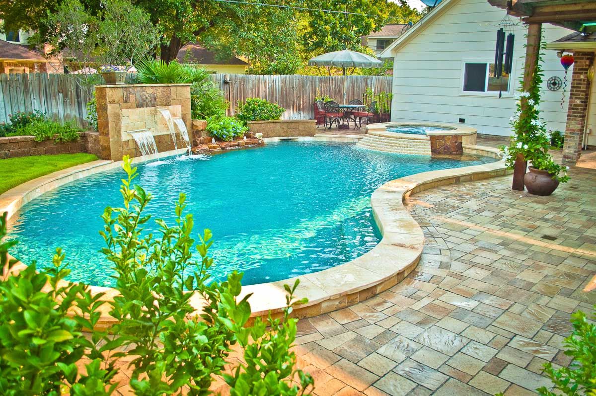 Pool Builders Spring, TX | Mirror Lake Designs