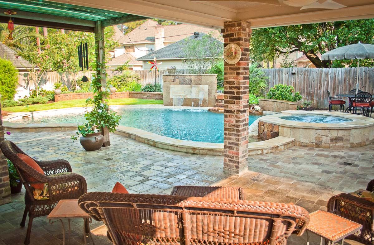 Pool Builders Spring, TX | Mirror Lake Designs