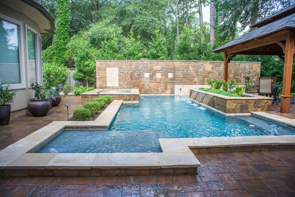 Pool Builders Spring, TX | Mirror Lake Designs