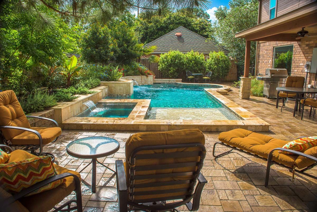 Pool Builders Spring, TX | Mirror Lake Designs