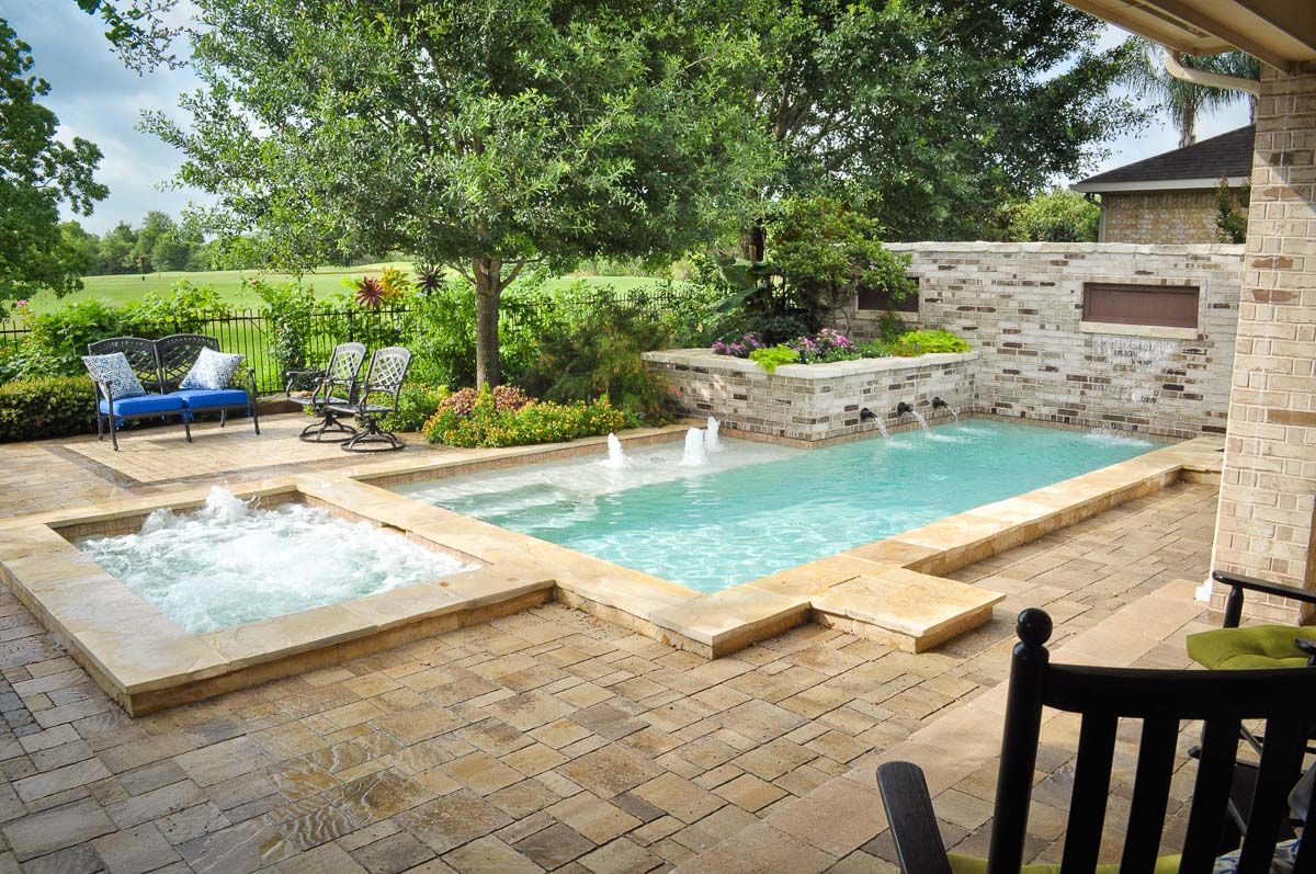 Pool Builders Spring, TX | Mirror Lake Designs