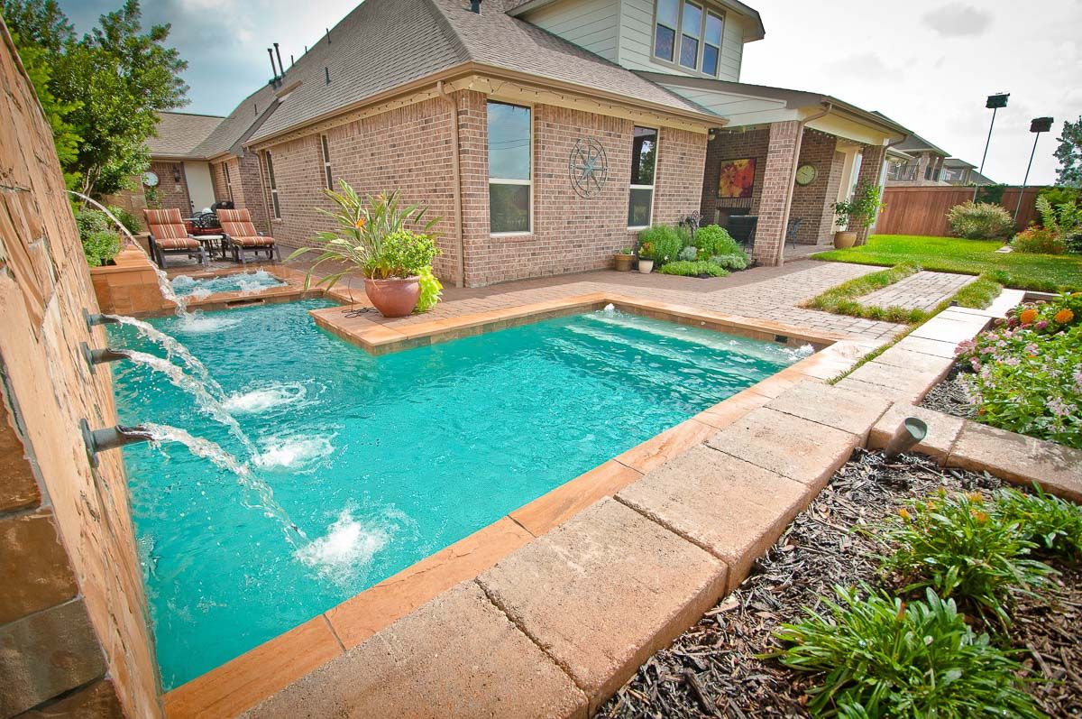 Pool Builders Spring, TX | Mirror Lake Designs