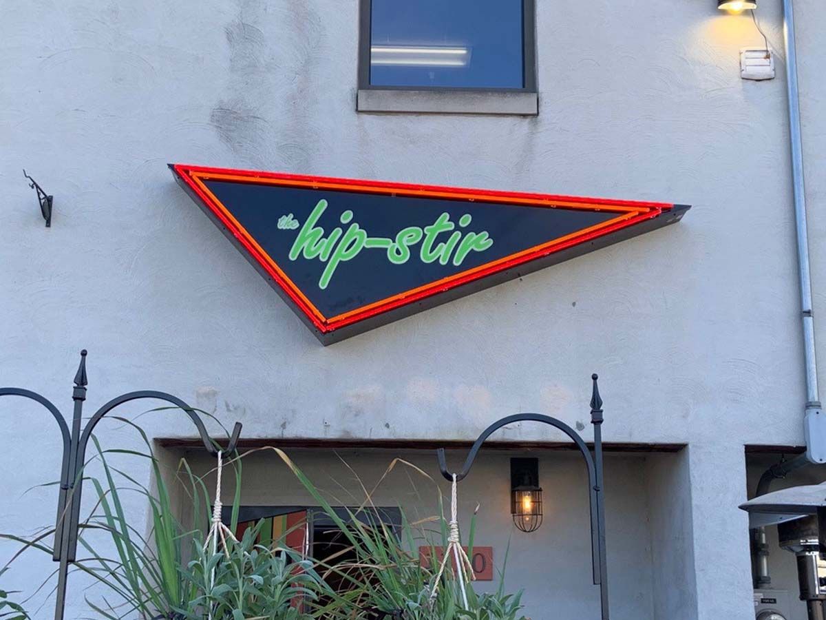 Custom Neon Signs Cedar Rapids IA | Nesper Sign Advertising