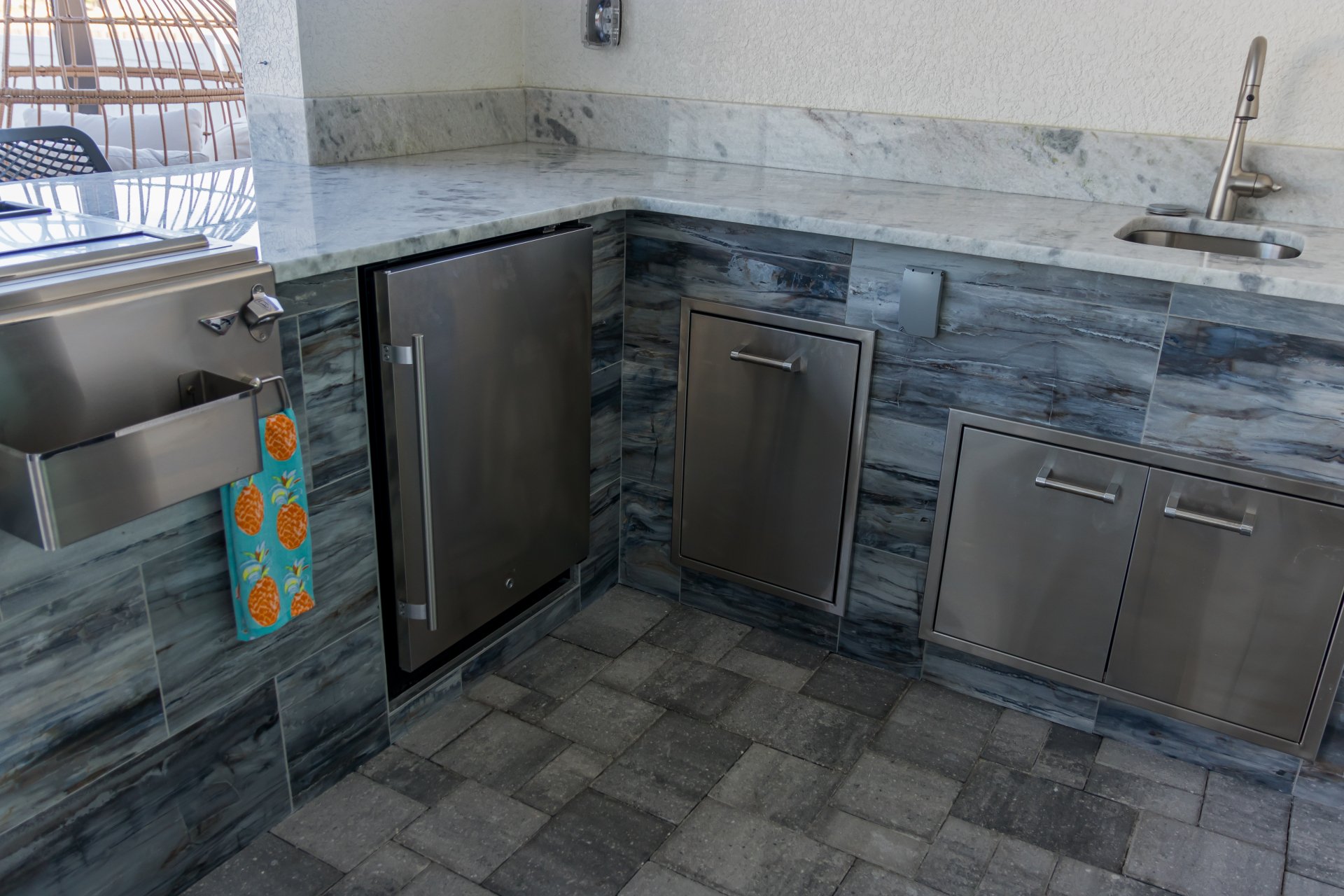 Porcelain and Tile Outdoor Kitchens | HL Posey Builders