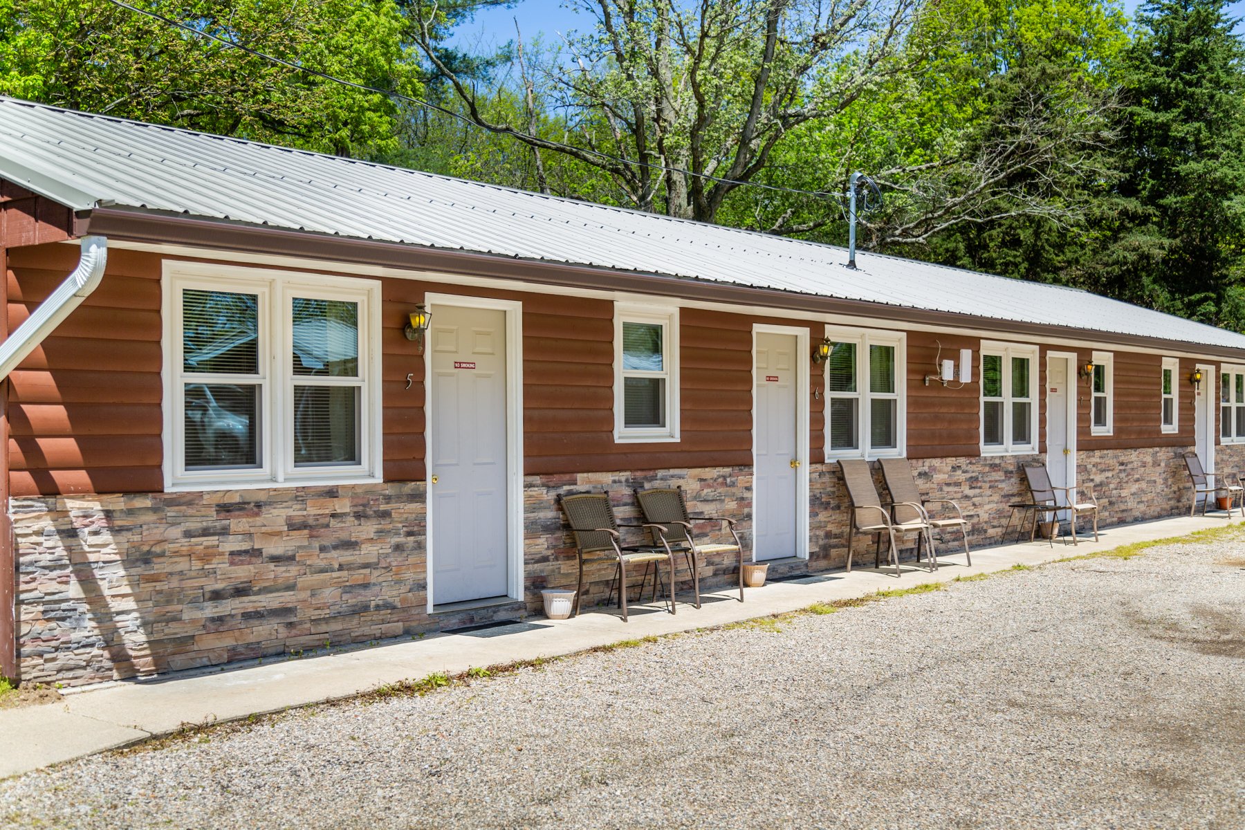 Efficiency Room Rentals | Lithia Resort