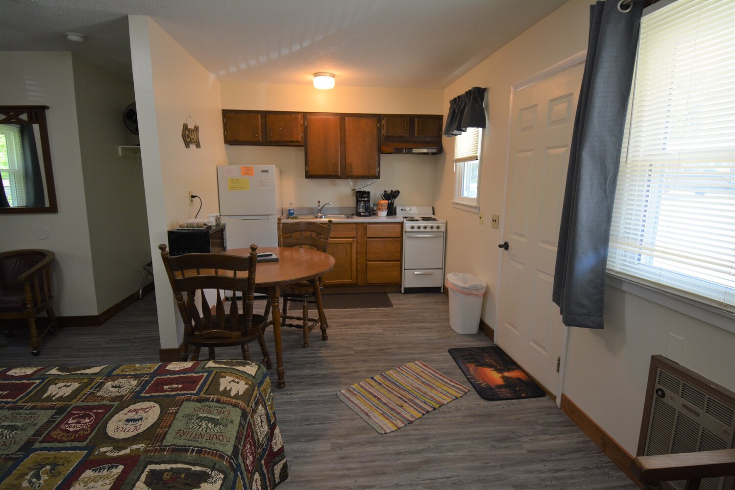 Efficiency Room Rentals | Lithia Resort