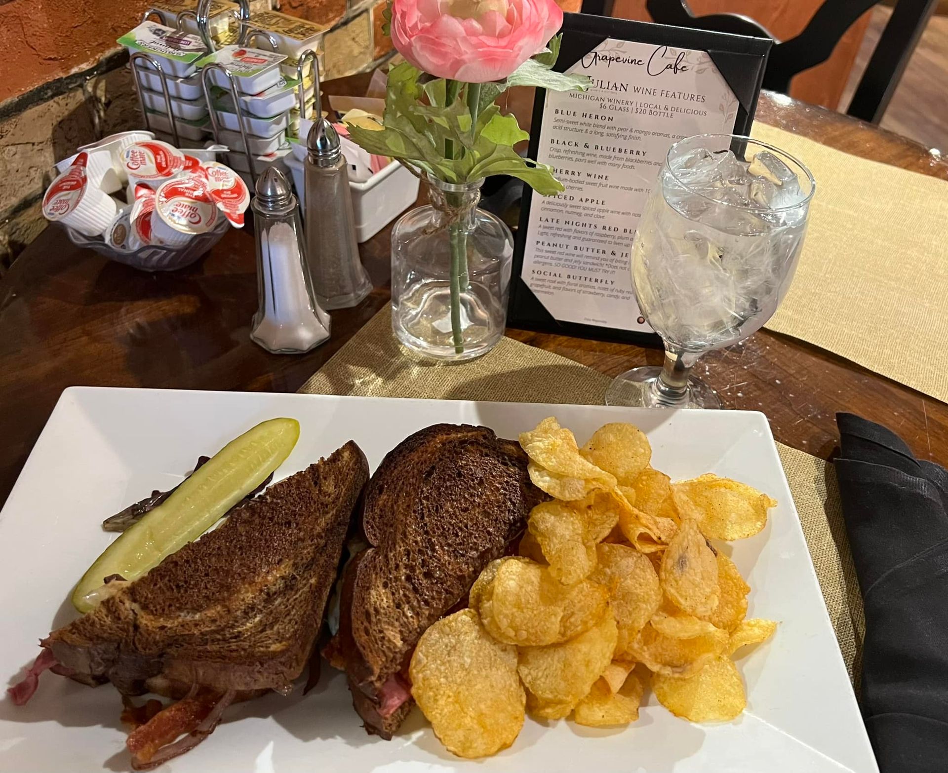 Breakfast and Lunch | Grapevine Café | Green Bay, WI