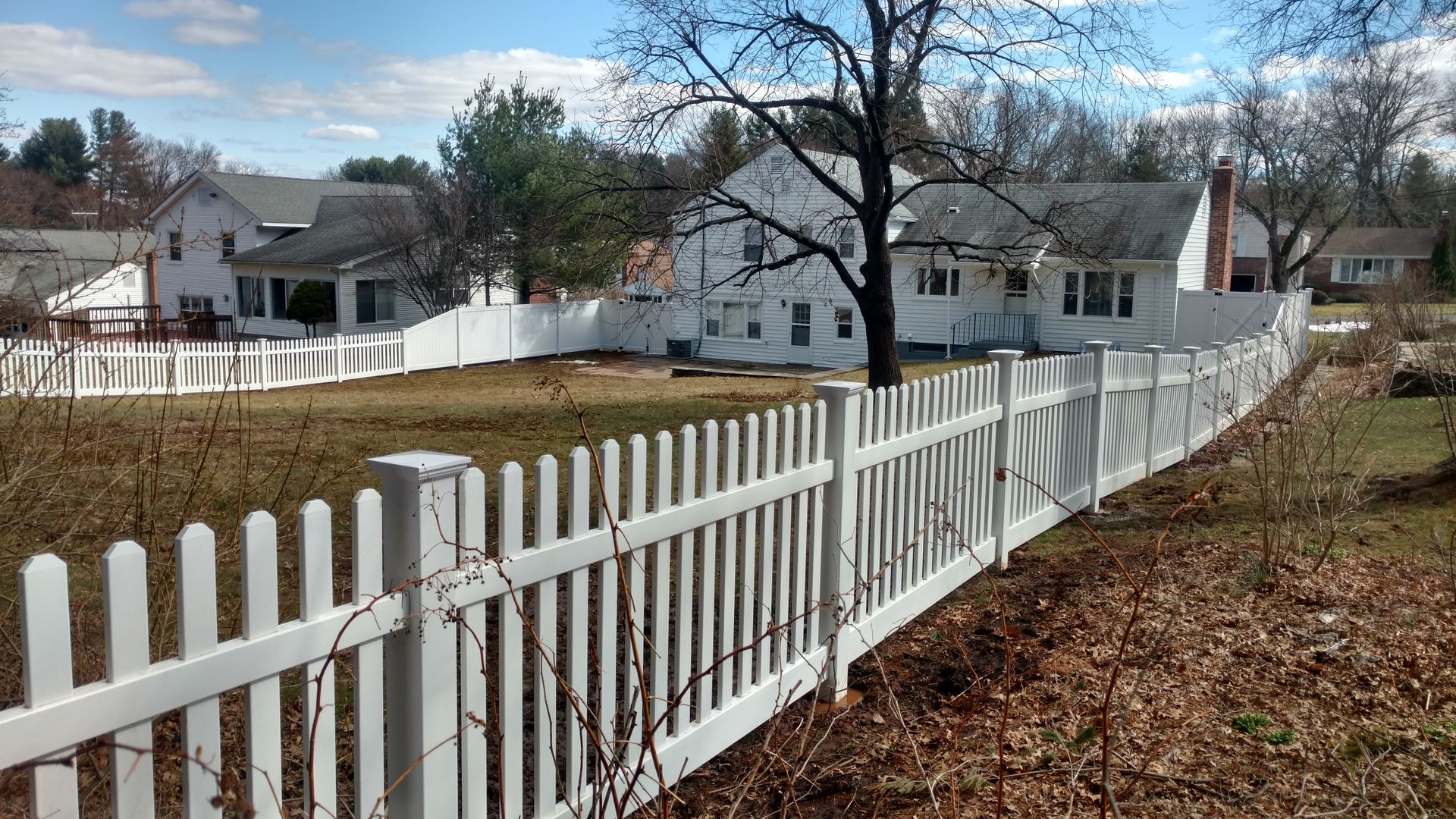 Low-Maintenance Vinyl Fence Installation | Simsbury, CT