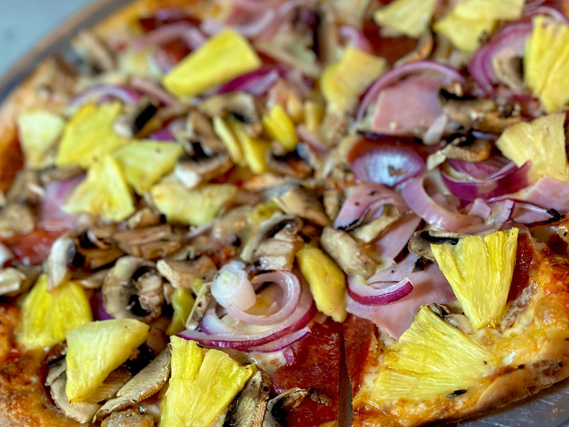 Pizza Gallery | Southside Pizza & Pub | Columbia, MO