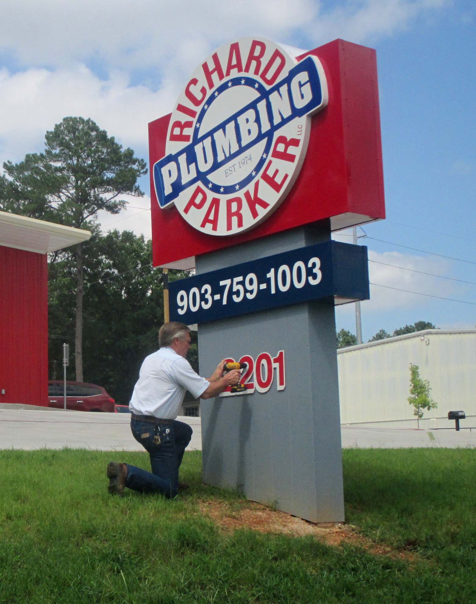 Rick Signs | Vehicle Graphics | Oilfield Signs | Custom Signs| Longview, TX