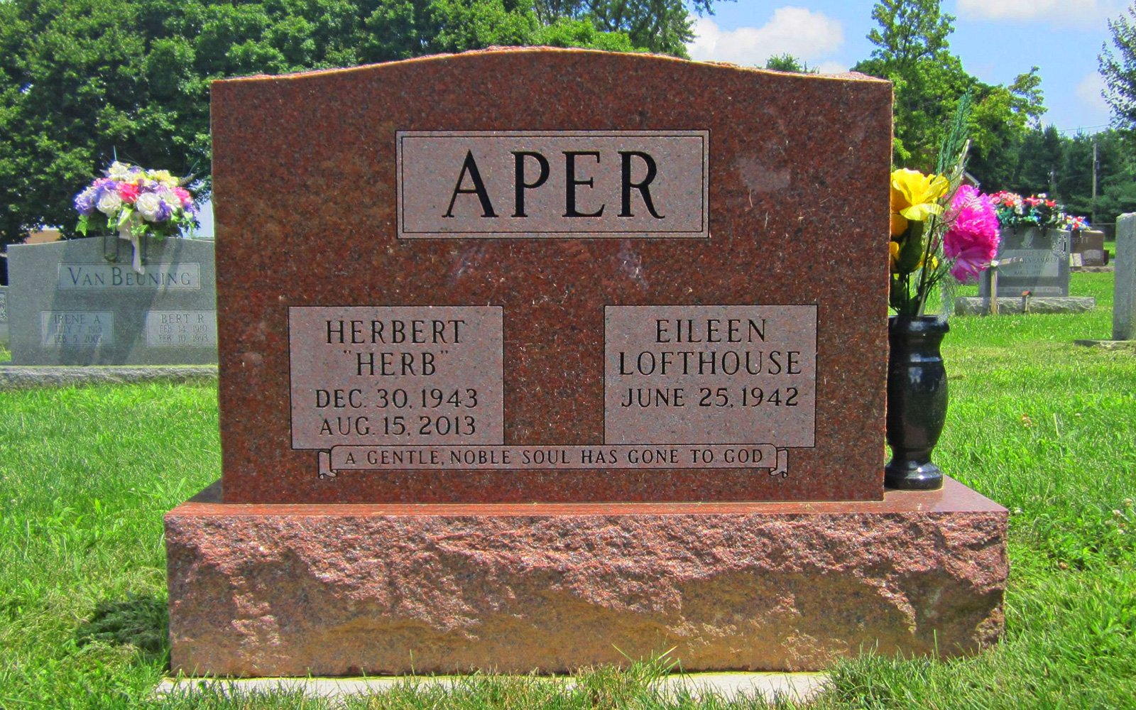 Memorials and Monument Services | Mastercraft Memorials | Metamora, IL