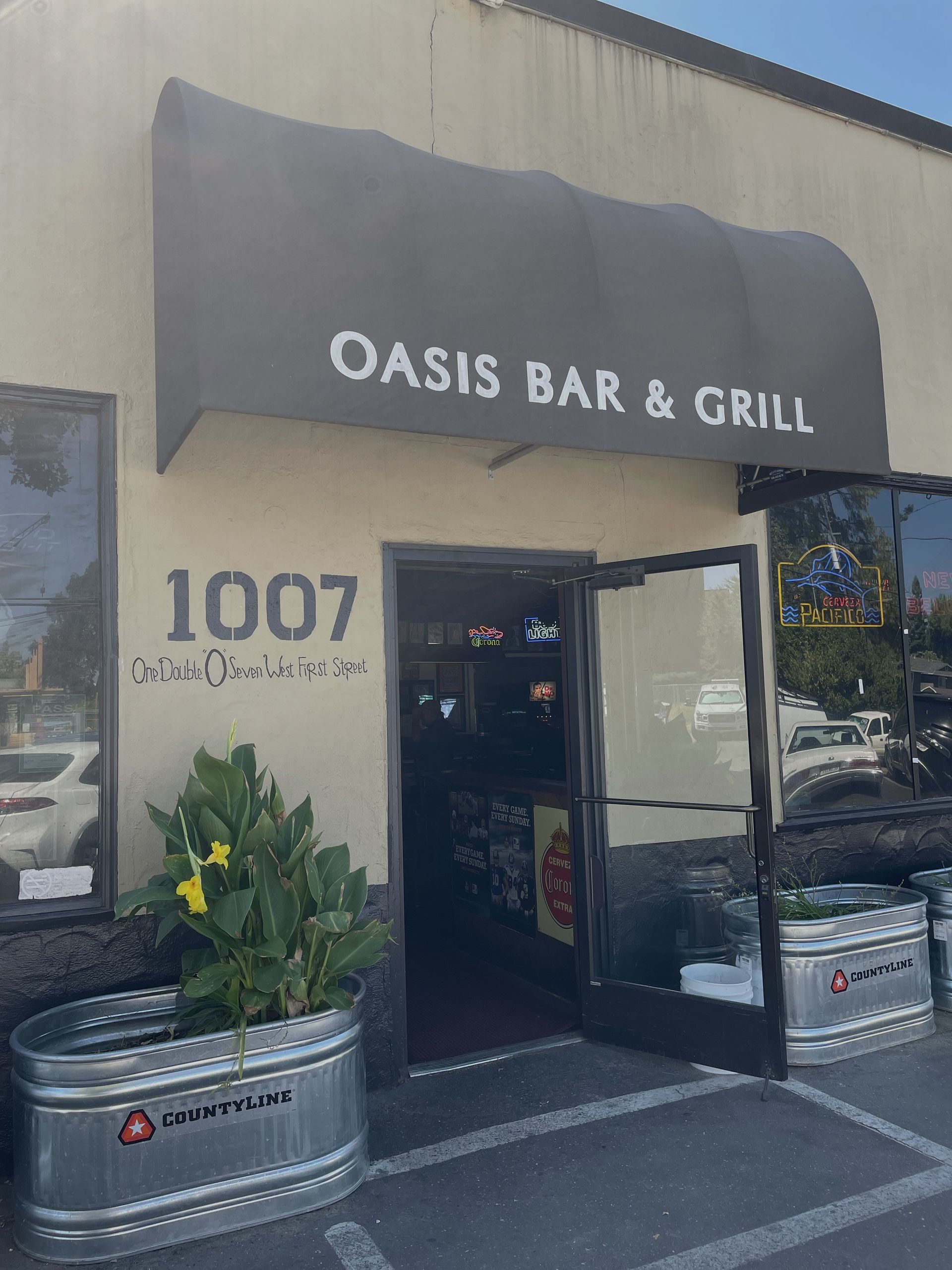 Best Burgers & Beers | Oasis Bar and Grill | Chico, CA