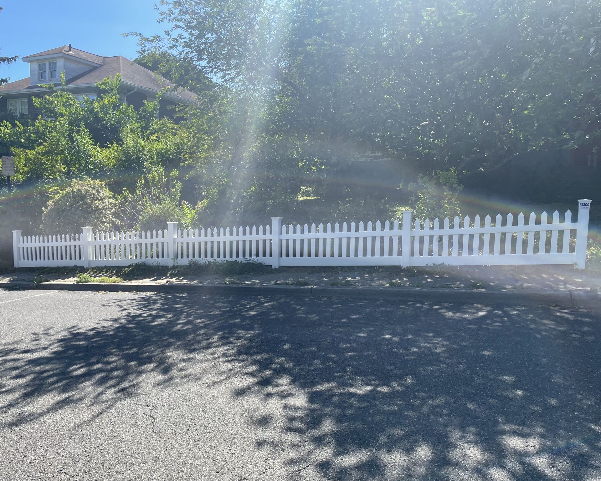 Classic Picket Fence in Vinyl