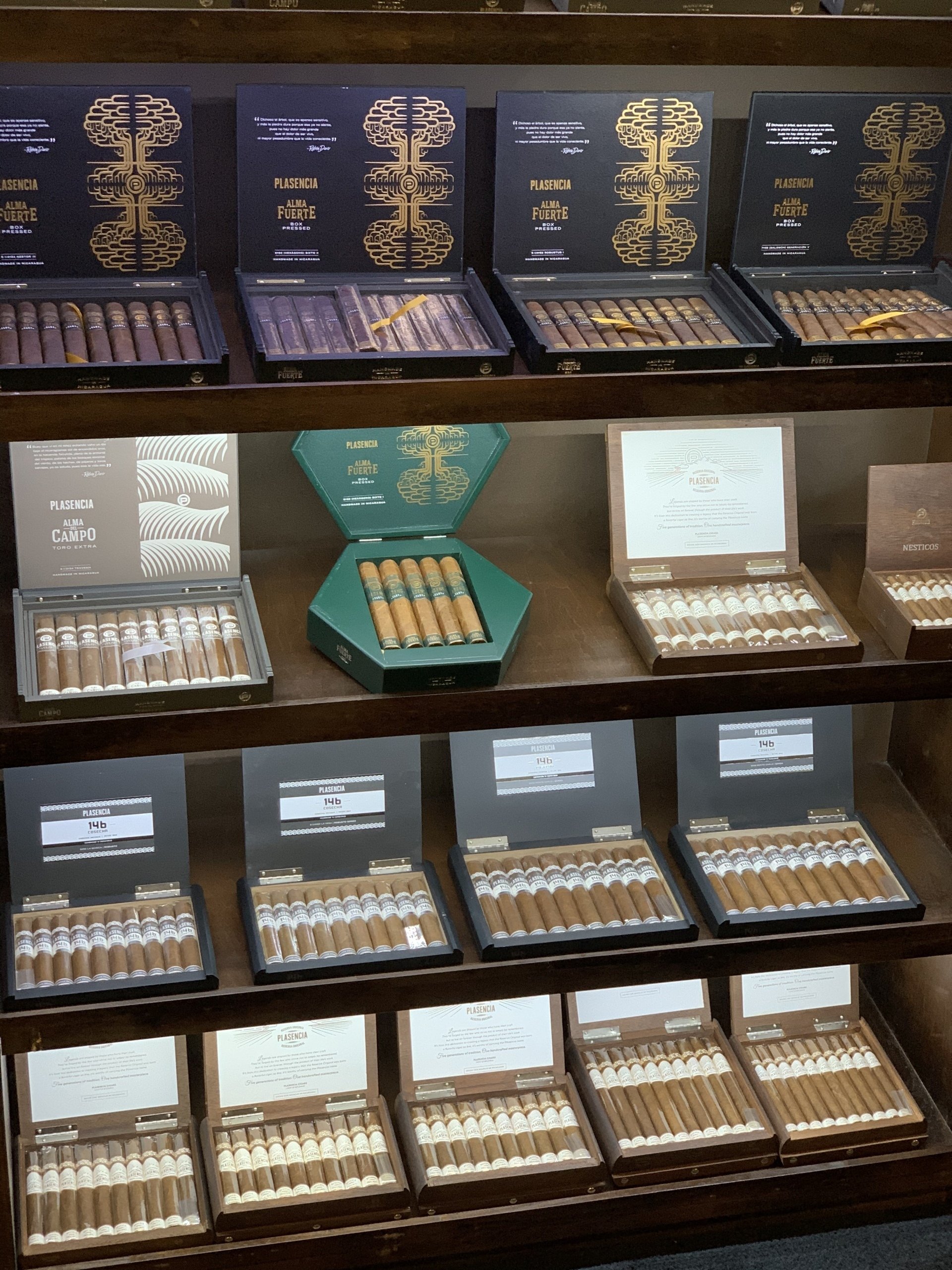 Premium Cigars | Cigar Bundles | Quincy, MA