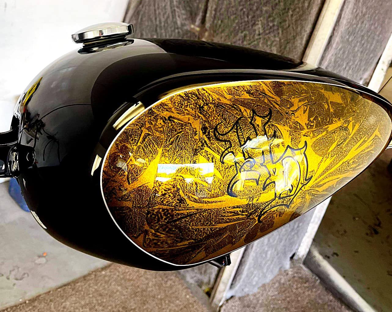 CUSTOM PAINT