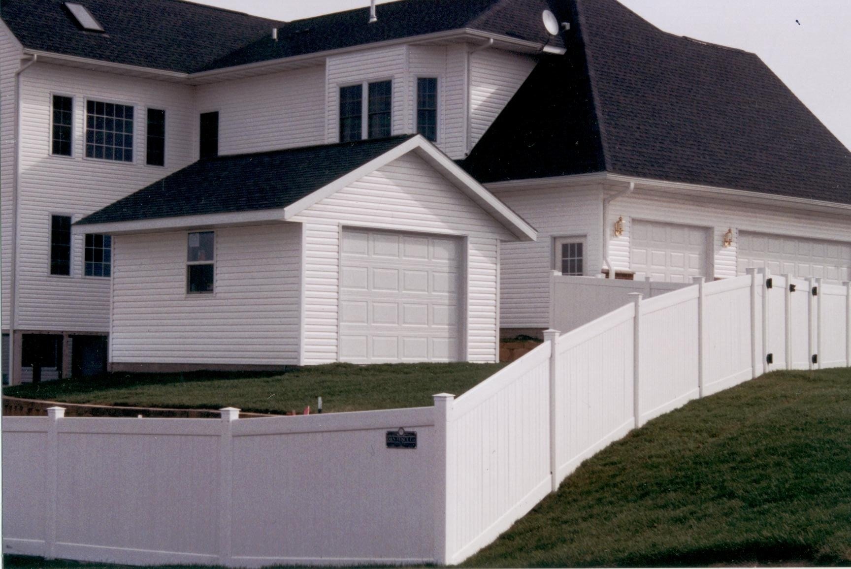 Outdoor Fencing Cedar Rapids, IA | Iowa City, IA | D&N Fence