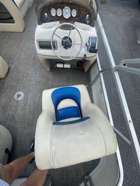 2009 Sun Tracker 21 Party Barge w/ Mercury F60 Big Foot