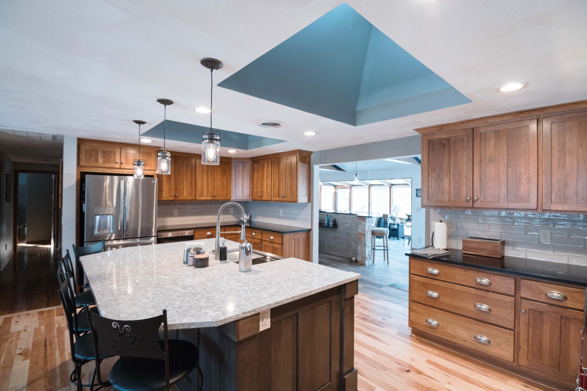 Kitchen & Entertainment Area