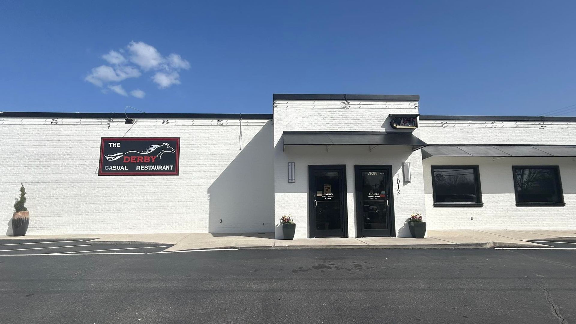 Derby Restaurant & Bar Gallery | Monroe, NC